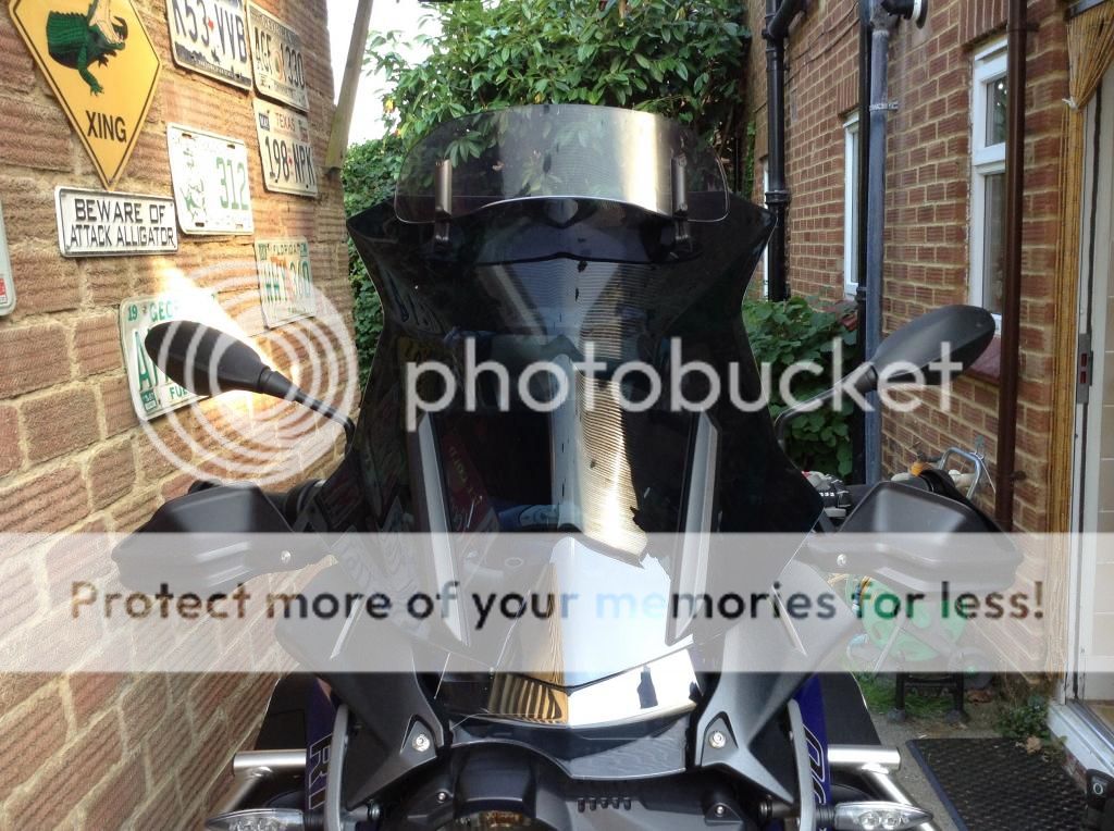 Adjustable MRA Vario screen spoiler fitted to OEM screen | UKGSer